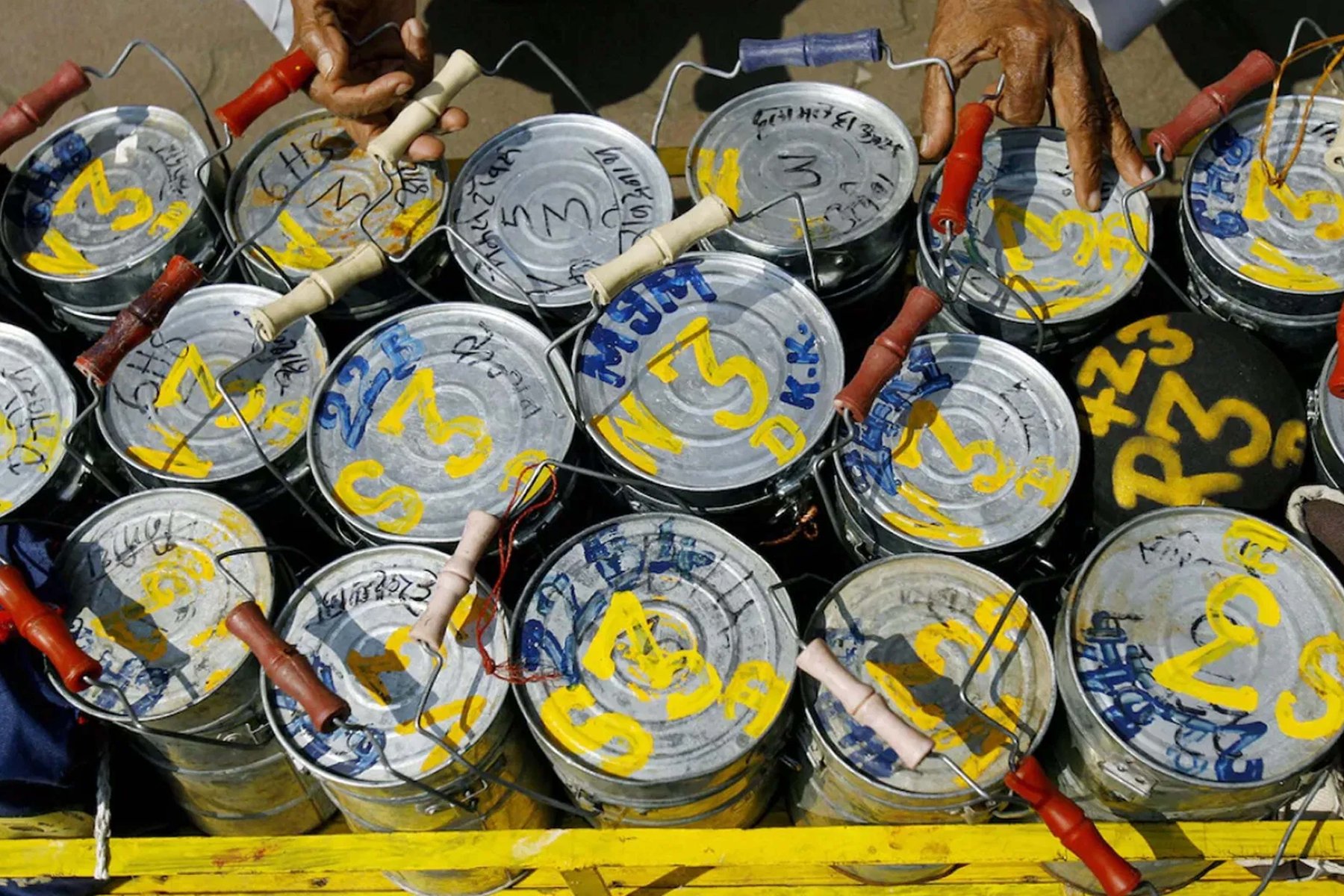 Mumbai's Dabbawalas - An army of 5,000 dabbawalas